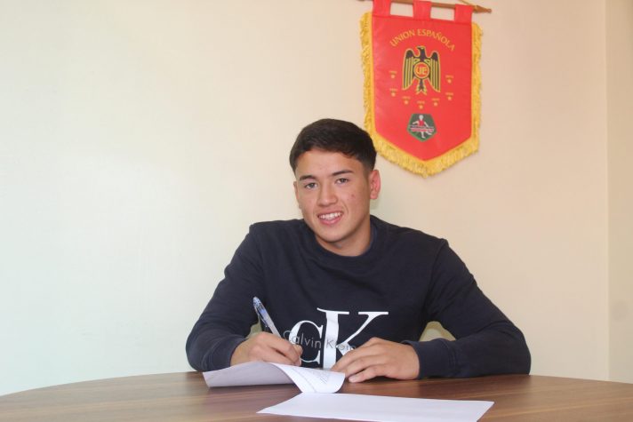 Rodrigo Vásquez firmó su primer contrato profesional con Unión Española ...